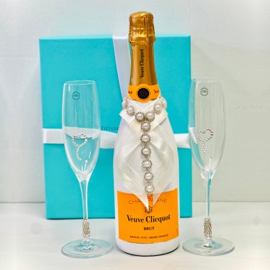 Veuve Clicquot Gift Sets and Baskets, Fast Delivery!